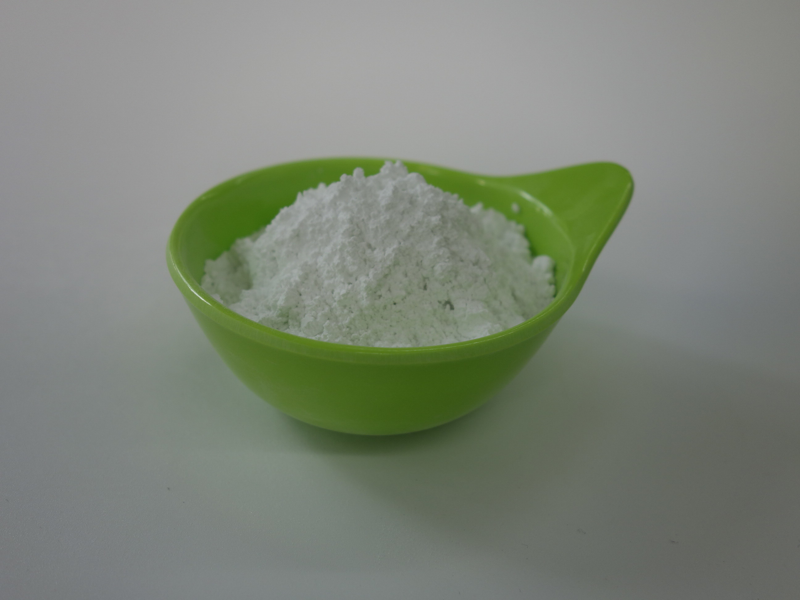 Polvo de carbonato de bario de alta pureza al 99,5% para vidrio y cerámica